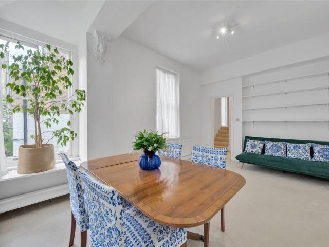 apartment at Nevern Square, London, SW5 9NW