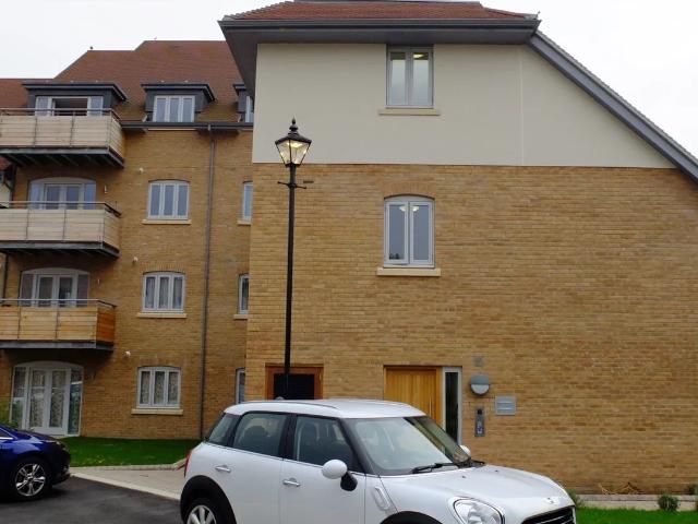Apartment at New Mossford Way, Greater London