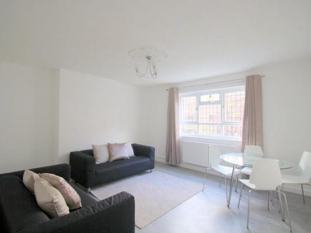 Apartment at New North Road, Greater London