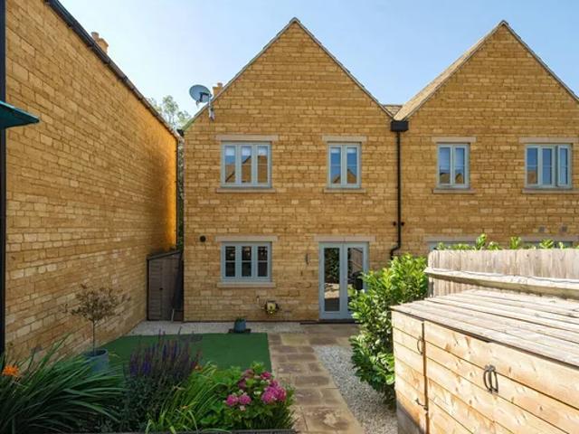 Apartment at New Barrels Pitch, Cotswold District