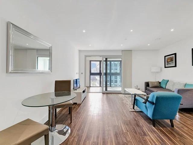 Apartment at New Drum Street, Greater London