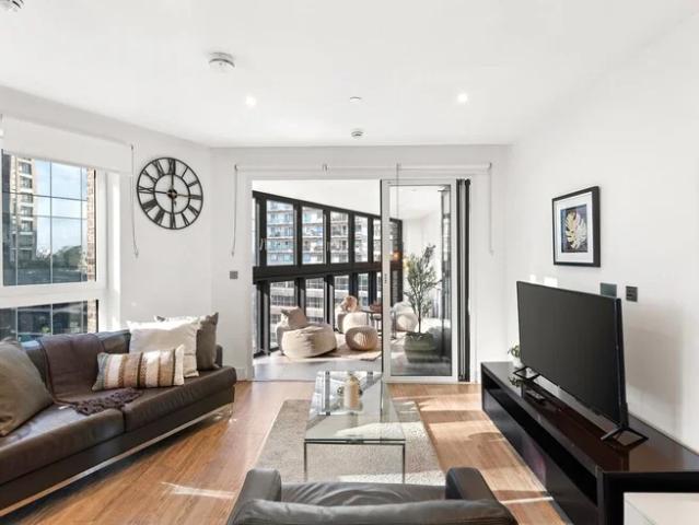 Apartment at New Drum Street, Greater London