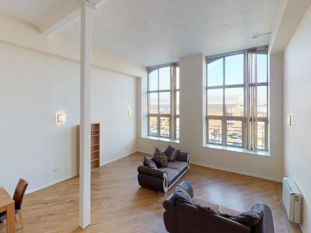 Apartment at New Hall Lane, Preston