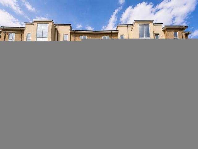 Apartment at New Heston Road, Greater London