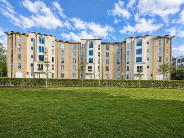 Apartment at New Heston Road, Greater London