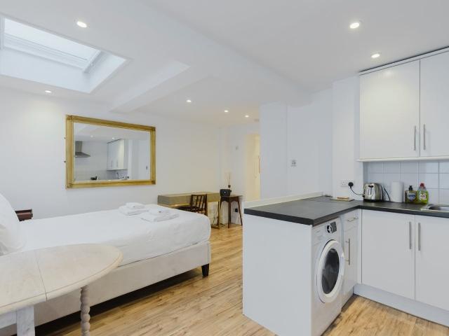 Apartment at New King's Road, Greater London