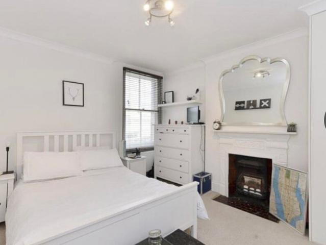 Apartment at New King's Road, Greater London