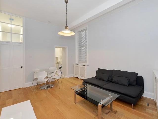 Apartment at New King's Road, Greater London