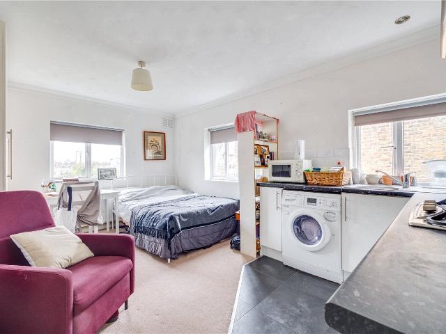 Apartment at New King's Road, Greater London