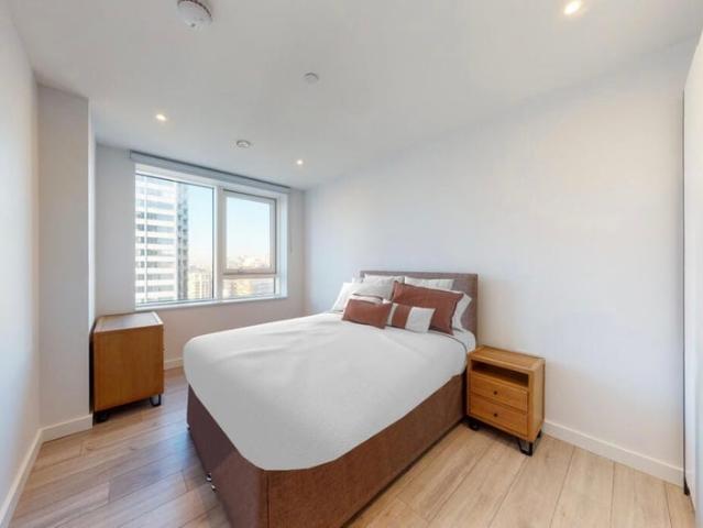 Apartment at New Lion Way, Greater London