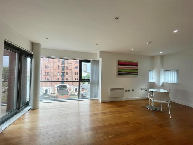 Apartment at New Quay, Liverpool