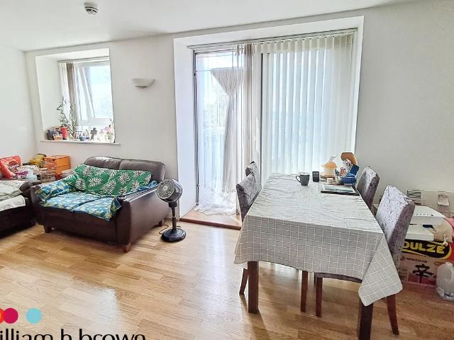 Apartment at New Road, Brentwood