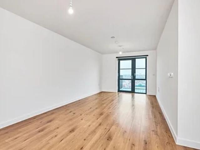 Apartment at New Road, London