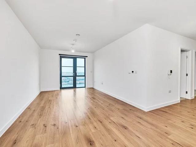 Apartment at New Road, London