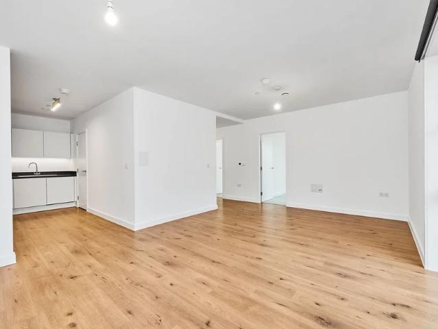 Apartment at New Road, London
