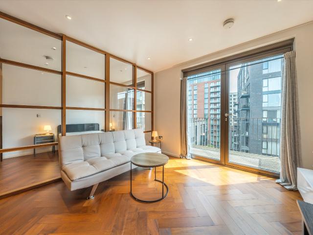 Apartment at New Union Square, Greater London