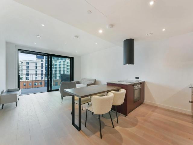 Apartment at New Union Square, Greater London