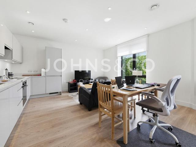 Apartment at New Village Avenue, Greater London