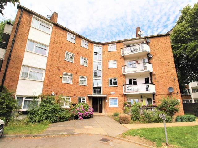 Apartment at New Wanstead, Greater London