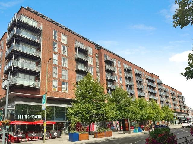Apartment at New Zealand Avenue, Elmbridge