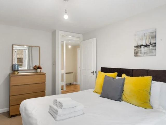 Apartment at Newark Street, Greater London