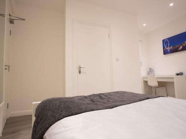 Apartment at Newington Butts, Greater London