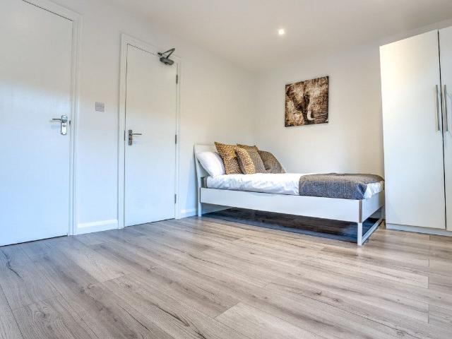 Apartment at Newington Butts, Greater London