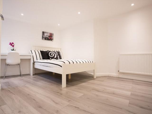 Apartment at Newington Butts, Greater London