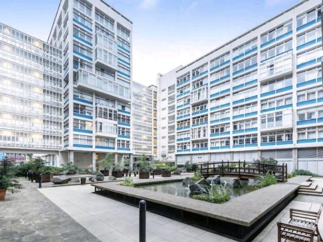 Apartment at Newington Causeway, Greater London