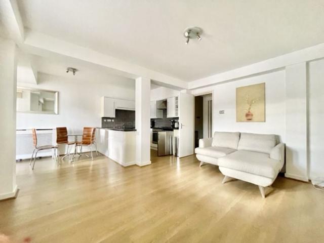 Apartment at Newlands Quay, Greater London