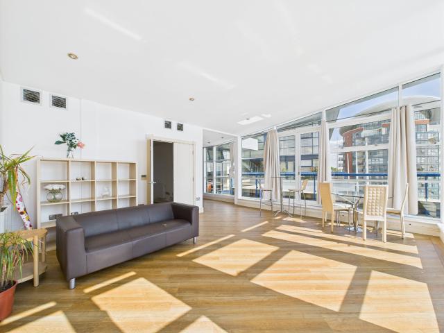 Apartment at Newton Place, Greater London