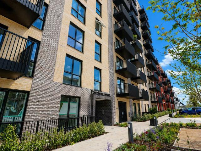 Apartment at Nestle's Avenue, Greater London