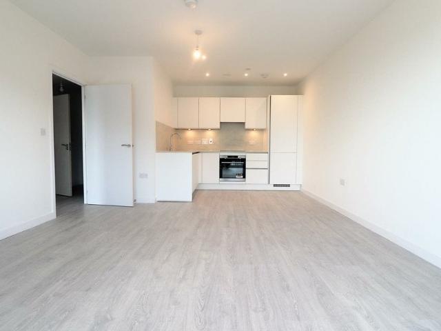 Apartment at Nestle's Avenue, Greater London