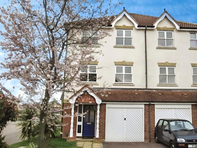 Apartment at Nightingale Shott, Borough of Runnymede