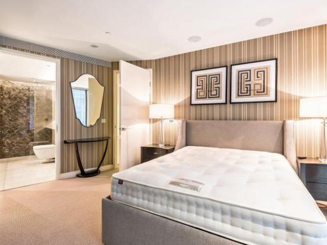 Apartment at Nine Elms Lane, Greater London