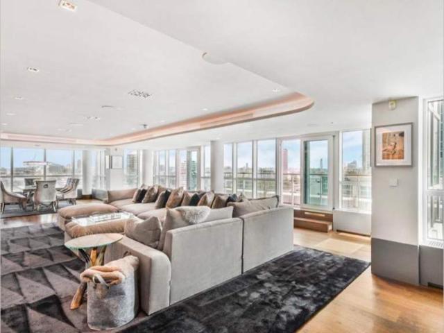 Apartment at Nine Elms Lane, Greater London