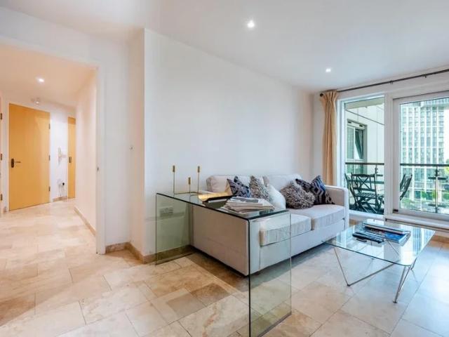 Apartment at Nine Elms Lane, Greater London