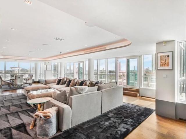 Apartment at Nine Elms Lane, Greater London