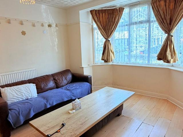 Apartment at Nutfield Gardens, Greater London