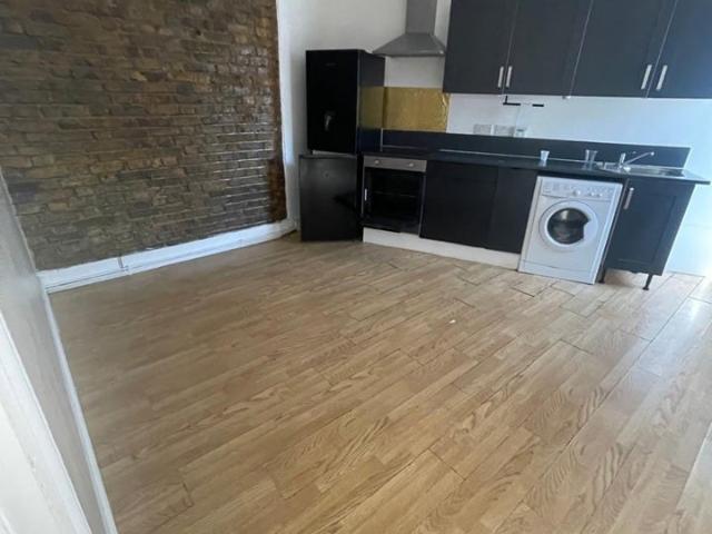 Apartment at Snakes Lane East, Greater London