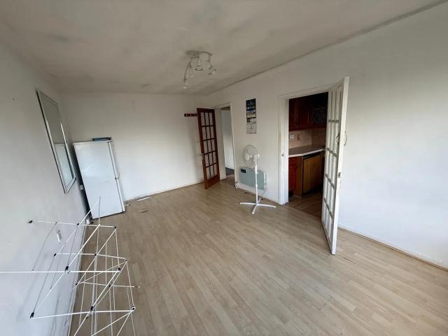 Apartment at Snell's Park, Greater London