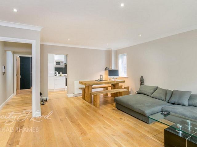 Apartment at Southwark Park Road, Greater London