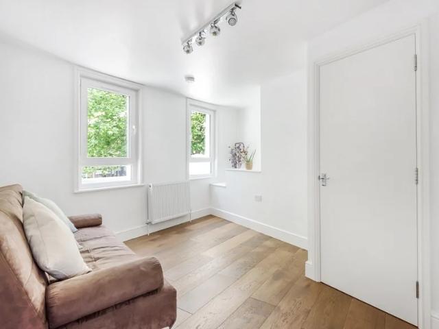 Apartment at Southwark Park Road, Greater London