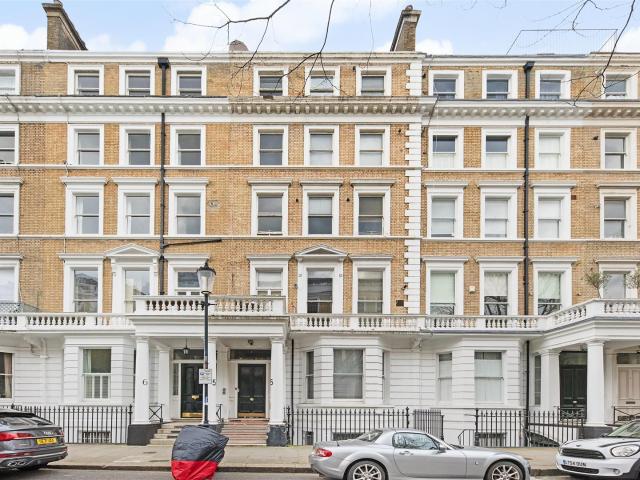 Apartment at Southwell Gardens, Greater London