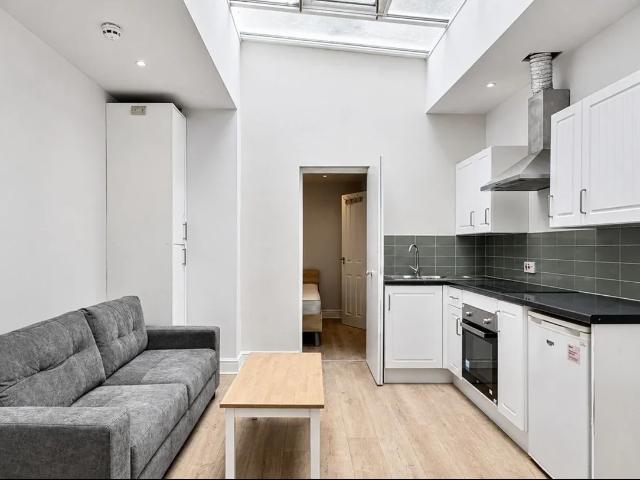 Apartment at Southwell Gardens, Greater London