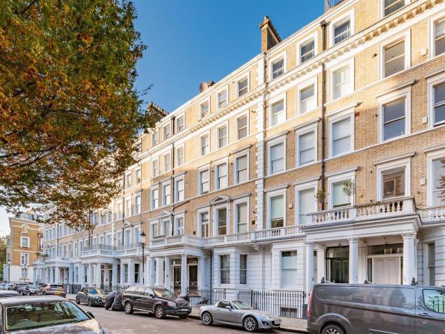 Apartment at Southwell Gardens, Greater London