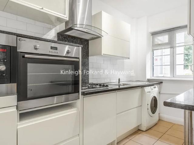 Apartment at South Croxted Road, Greater London