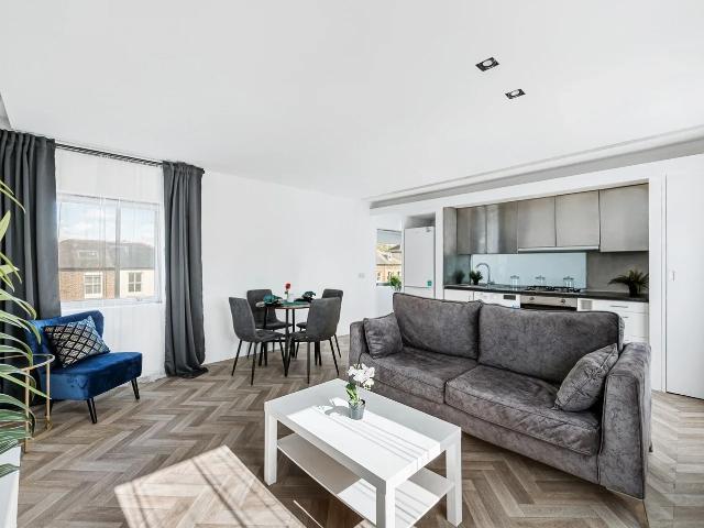 Apartment at South Ealing Road, Greater London