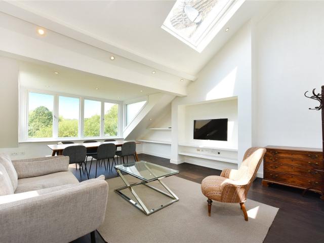 Apartment at South Hill Park, Greater London