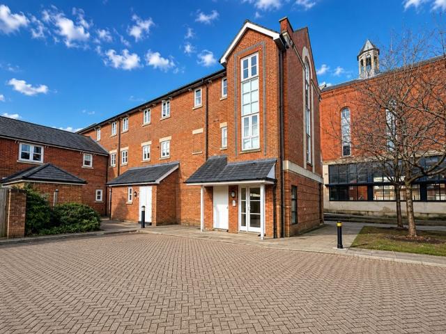 Apartment at South Square, Winchester